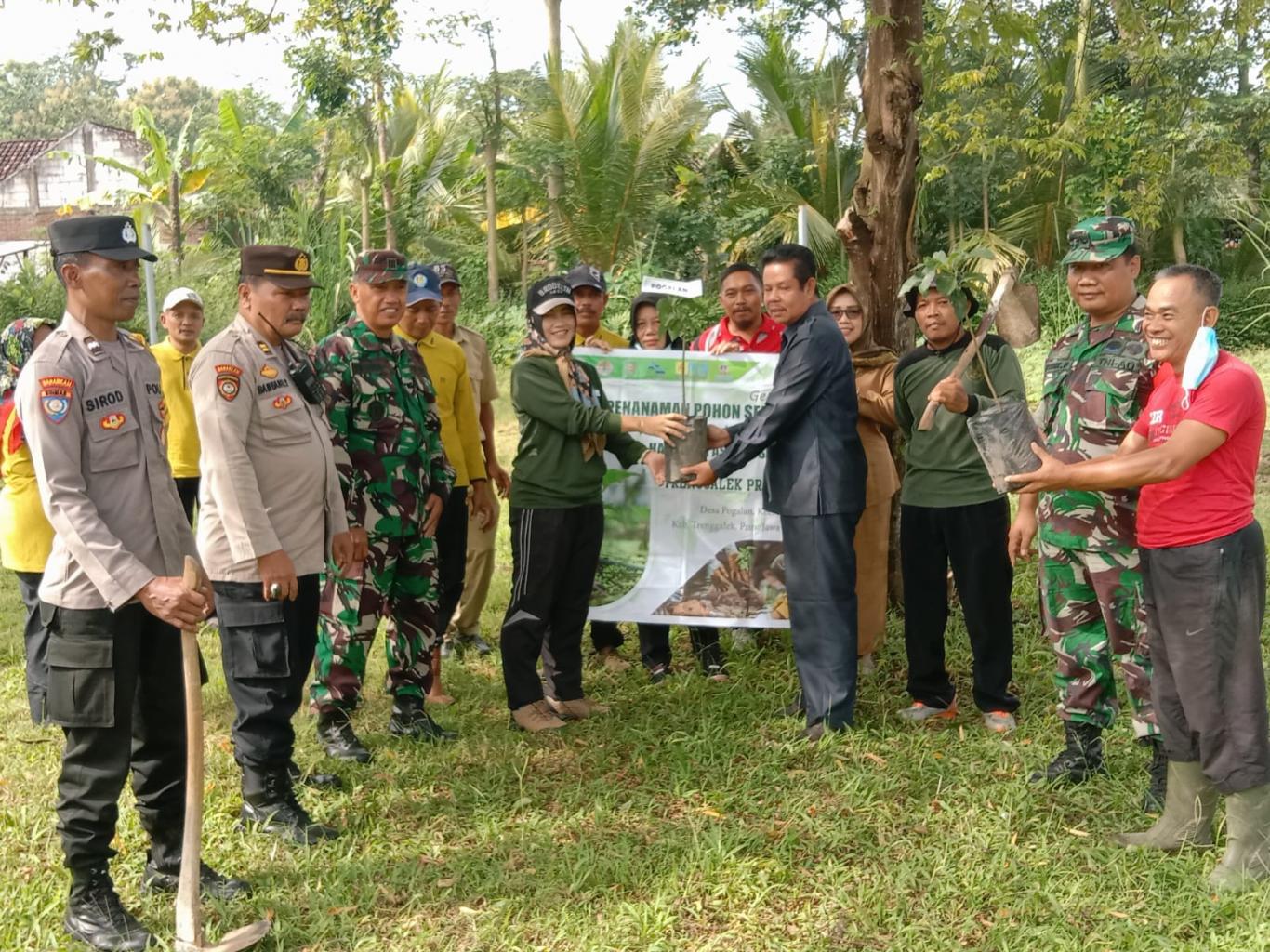 GERAKAN PENANAMAN POHON SERENTAK DALAM RANGKA MEMPERINGATI HARI DESA ...